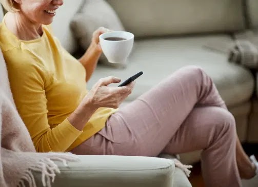 What It Really Means When Women Cross Their Legs: Psychology & Body ...